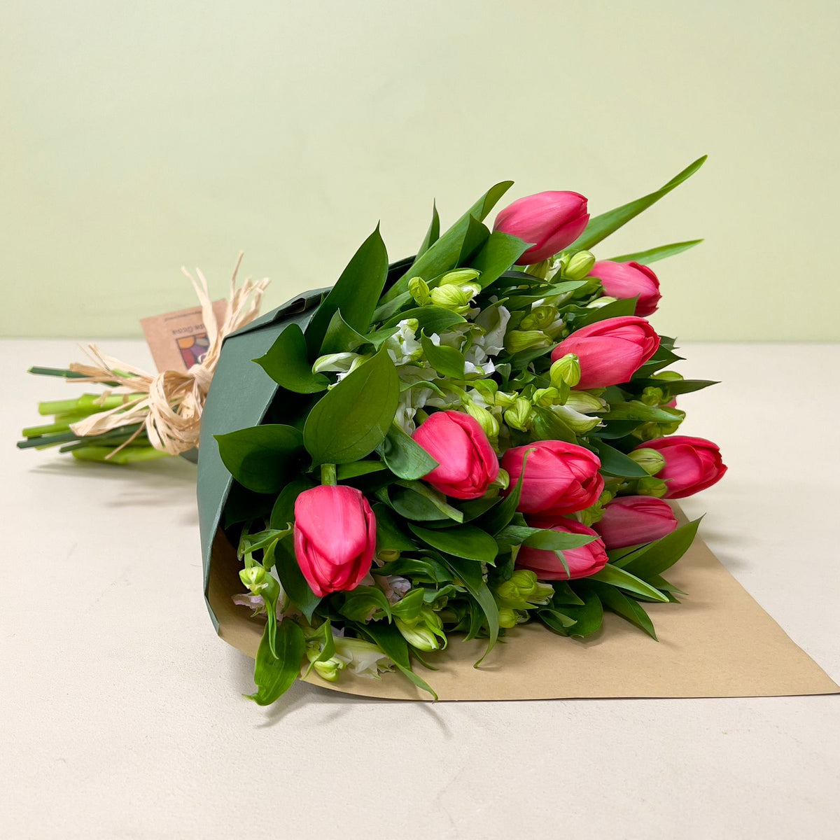 Ramo Charmelia & Tulipán Rojo | Flores de ocoa